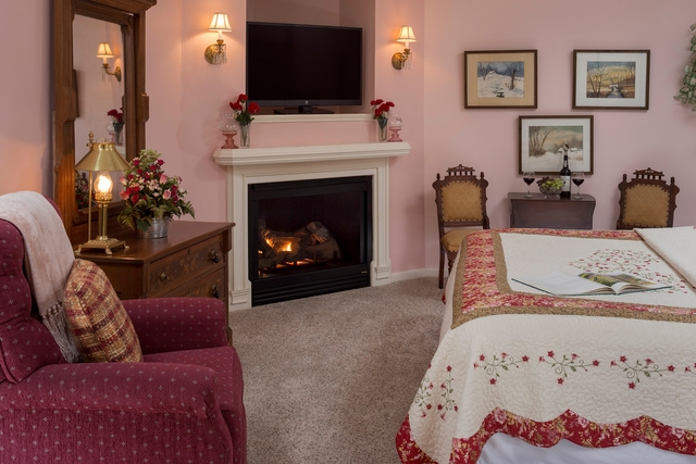 Roman Canon Room with King Bed & Jetted Spa Tub near Hershey PA